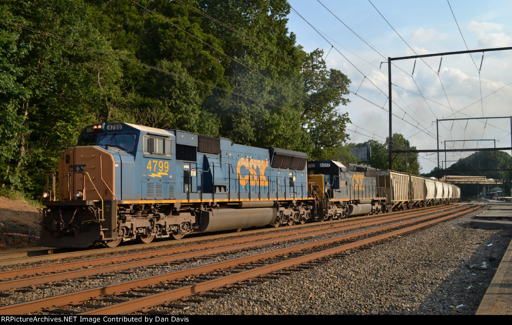 CSX SD70AC 4799 and SD40-2 8017 pull a heavy Q438-11